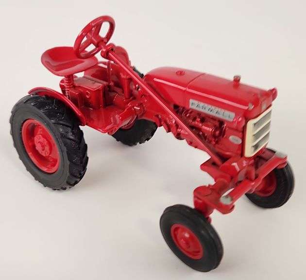 1/16 Ertl McCormick Farmall Cub Tractor - Kraft Auction Service, LLC