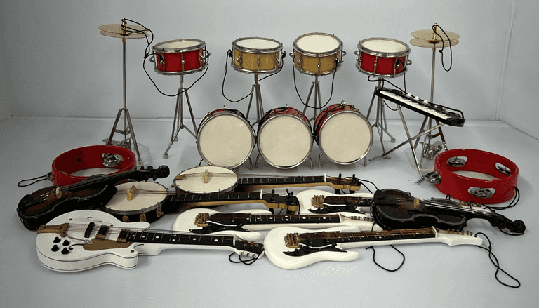 (N) Miniature Instruments Ornaments: Guitar, Bango, Drums & More ...