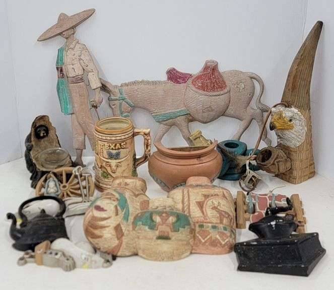 (AA) Wall Hanging Decorations And More. - Kraft Auction Service, LLC