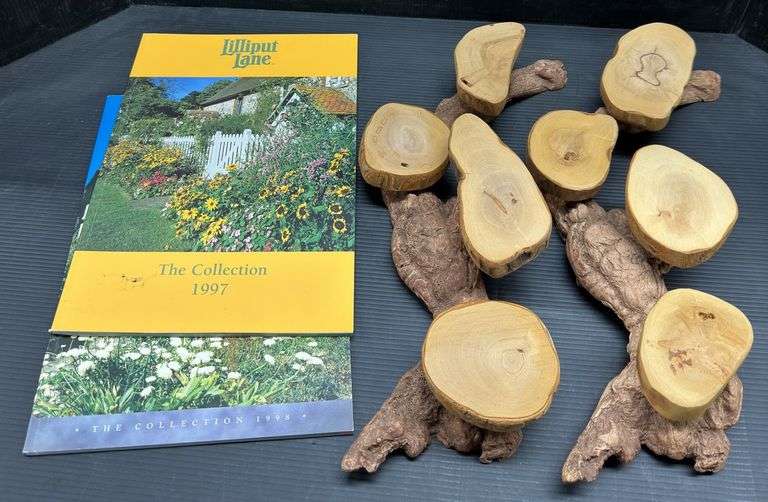 (P) LILLIPUT LANE Display Shelves & Catalogs. - Kraft Auction Service, LLC