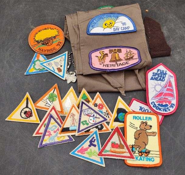 (S) Girl Scouts Sash & Patches - Kraft Auction Service, LLC