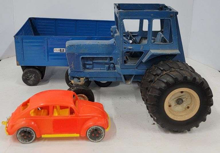 (AA) Tractor, Trailer, And VW Beetle. - Kraft Auction Service, LLC