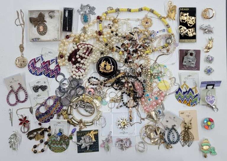 (AJ) Costume Jewelry Collection. - Kraft Auction Service, LLC