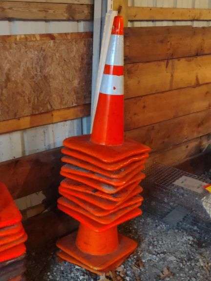 (A) Traffic Cones (27" Tall) *(Bidding 1xqty)* - Kraft Auction Service, LLC