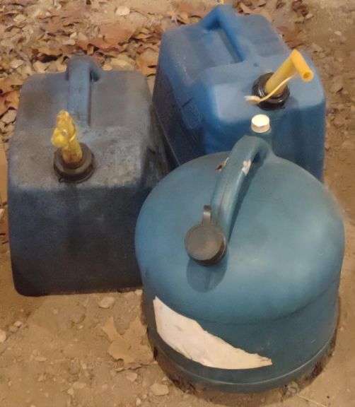 (A) 5 Gallon Kerosene Cans *(Bidding 1xqty)* - Kraft Auction Service, LLC