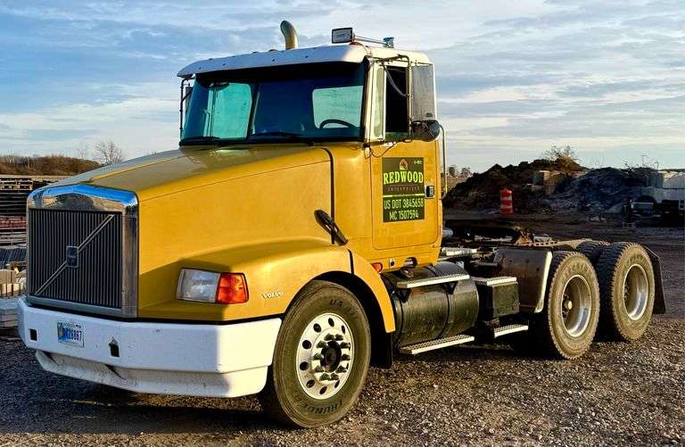 1997 VOLVO AERO WCA Tractor Cab - Kraft Auction Service, LLC