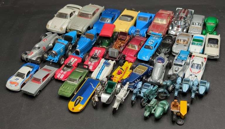 (AD) Lot Of 1:36 And 1:64 Scale Model Cars, Brands Include Hot Wheels ...