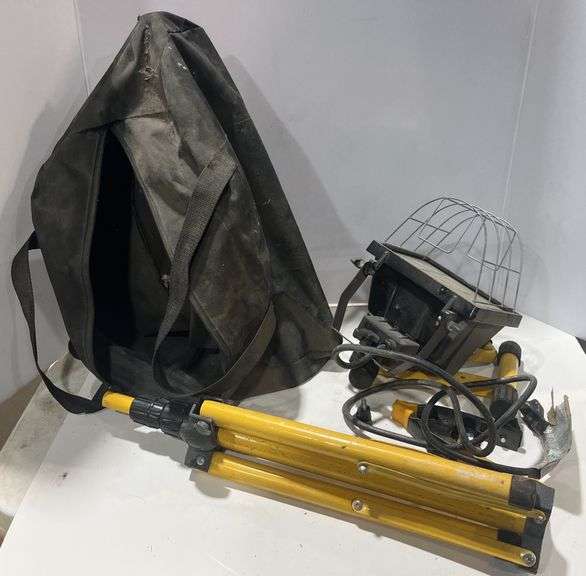 Halogen Work Light And Carrying Case And Tripod - Kraft Auction Service ...