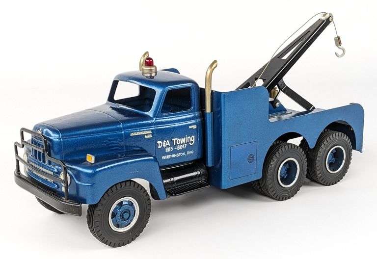 Cottonwood Acres International R190 Tow Truck - Kraft Auction Service, LLC