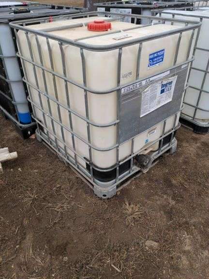 (II) 250 Gallon Poly Tank w/ Transport Crate - Kraft Auction Service, LLC