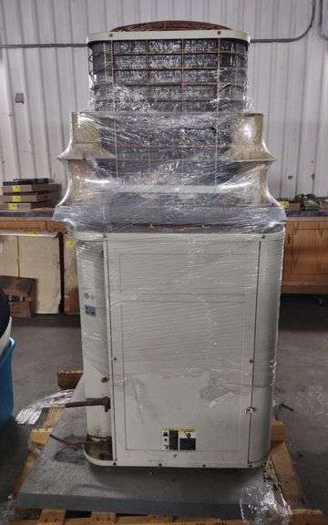 Bryant Heat Pumps (Model 693DN036-A) (32"×32"×37") - Kraft Auction ...