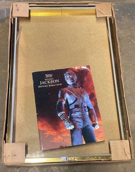 (J) Boxed Glass Display & King of Pop Michael Jackson History World ...