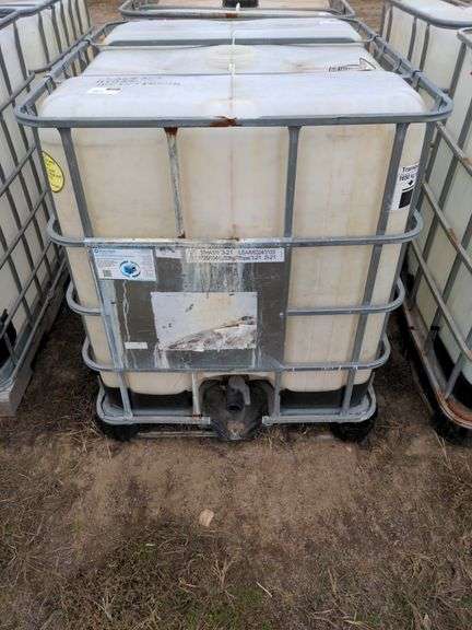(II) 275 Gallon Poly Tank w/ Transport Crate - Kraft Auction Service, LLC