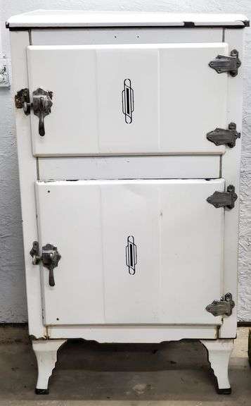 (P) Vintage Enamel Ice Box Refrigerator - Kraft Auction Service, LLC