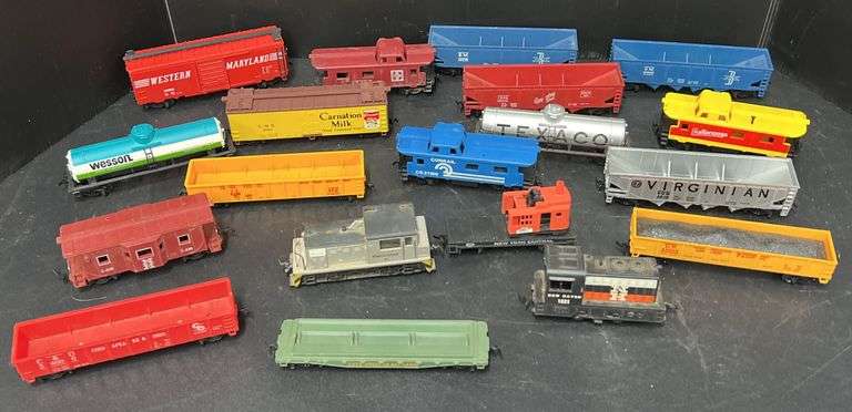 (L) HO Scale Model Train Cars And Locomotives, Brands Include Tyco, CTC ...