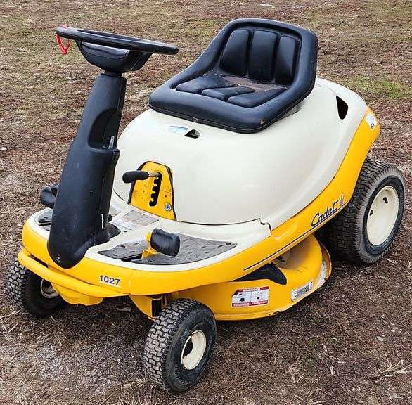 (AN) Cub Cadet 1027 Riding Lawn Mower - Kraft Auction Service, LLC