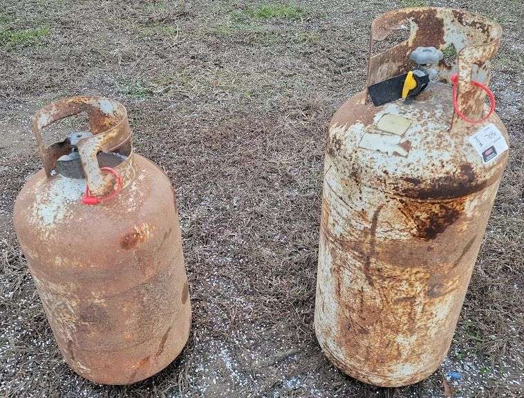 (CD) 2 Empty Propane Tanks - Kraft Auction Service, LLC