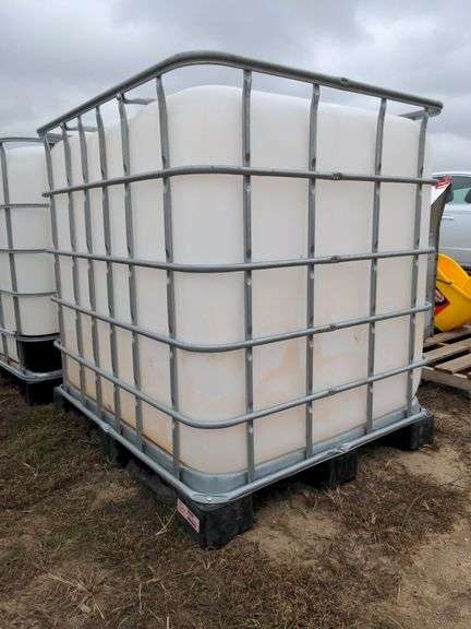 (II) 250 Gallon Poly Tank w/ Transport Crate - Kraft Auction Service, LLC