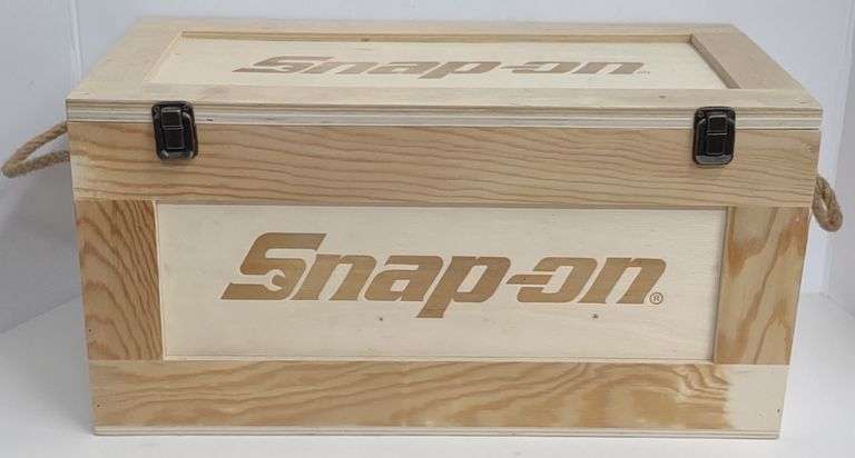 Snap-On Wooden Chest Gift Set Incl. Snap-On Wooden Chest (18"×9"×9 ...