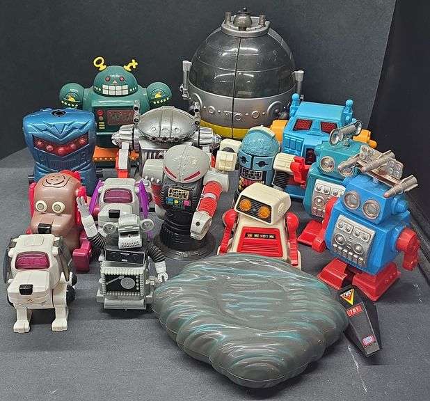 (N) Variety Lot of Toy Robots- ET Spaceship, Tumbling Robot, Avon Robot ...