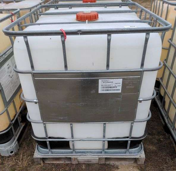 (II) 275 Gallon Poly Tank w/ Transport Crate - Kraft Auction Service, LLC