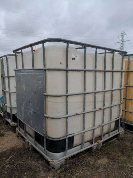 (II) 250 Gallon Poly Tank w/ Transport Crate - Kraft Auction Service, LLC