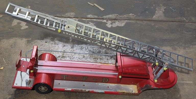 (JT) 1958 Tonka TFD Hydraulic Ladder Fire Truck - Kraft Auction Service ...