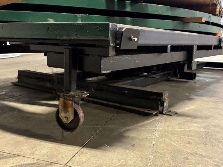 "Green Ring" Automobile Display Motor Powered Turntable with Ramps ...