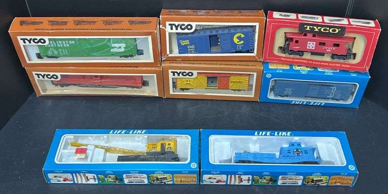 (L) Tyco And Life-Like HO Scale Model Train Cars Including Crane Car ...