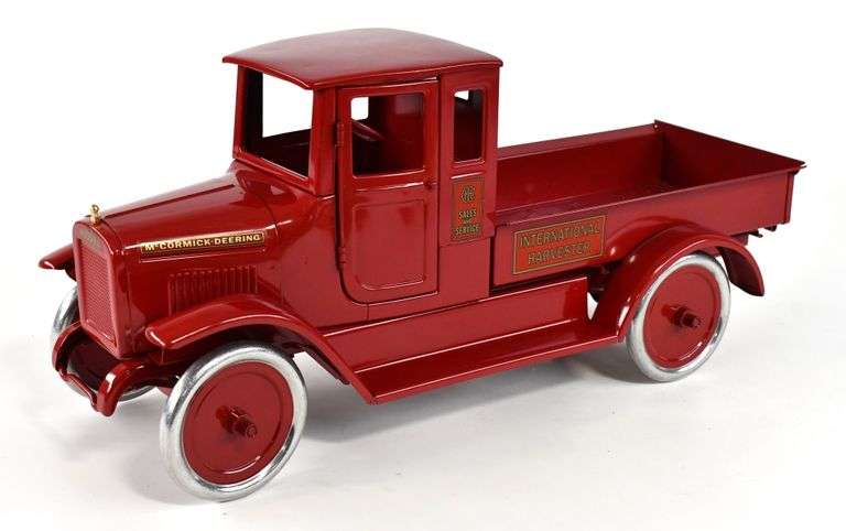 T-Reproduction Buddy L IH Red Baby Express Truck - Kraft Auction ...