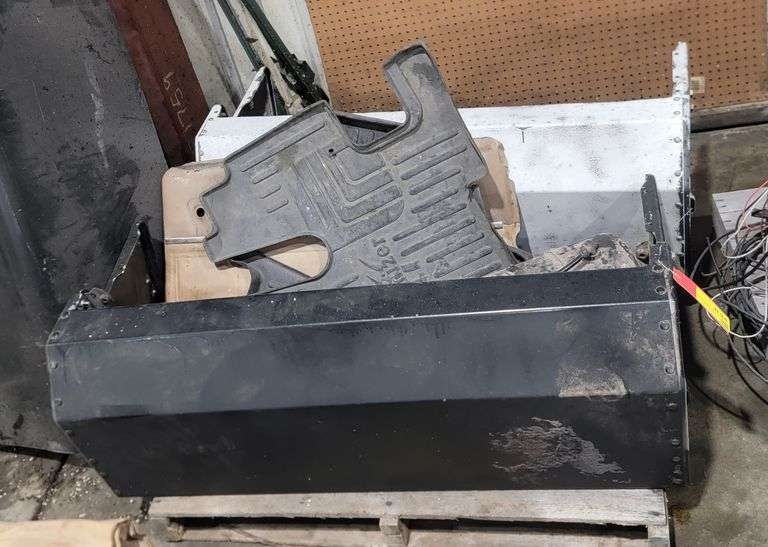 Air Tank, Floor Mats, And Truck Battery Boxes. - Kraft Auction Service, LLC