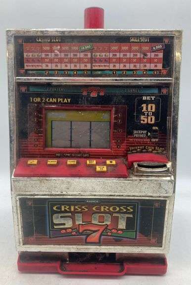 (D) 2002 Radica Criss Cross Slot Machine - Kraft Auction Service, LLC