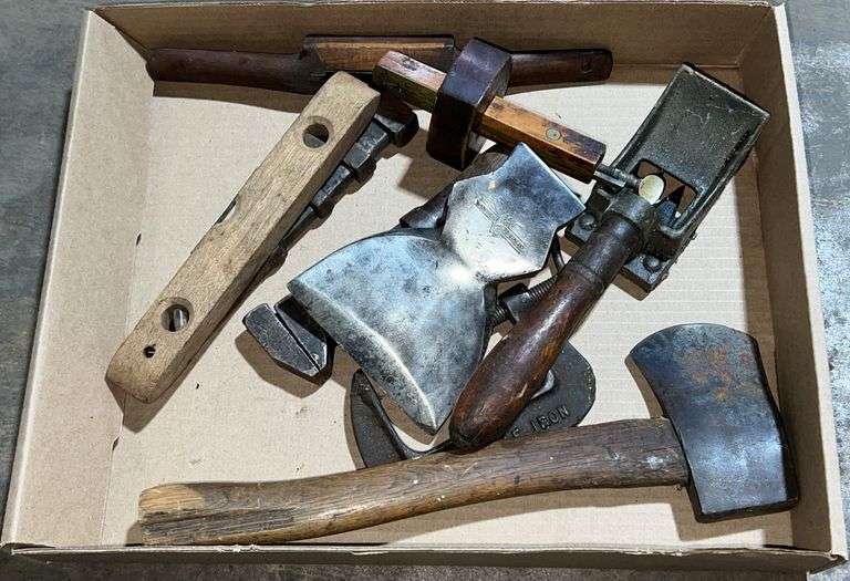 (AB) Vintage Tools Including Axe , Level , Planers and more - Kraft ...