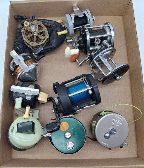 (ZA) Lawrence Wave Crest fishing reel and more reels. Including vintage ...