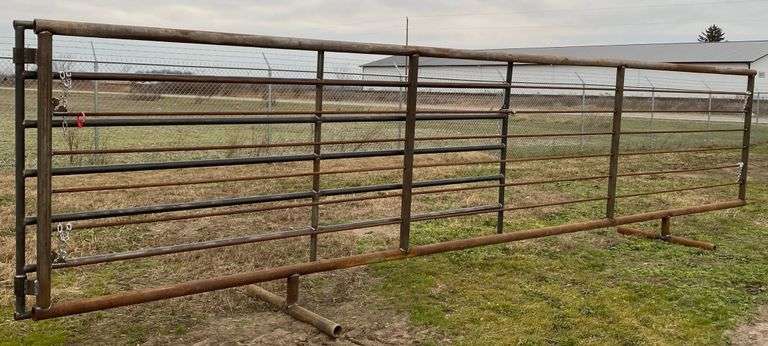 (AK) Steel Pipe Cattle Panel w/ Gate - Kraft Auction Service, LLC