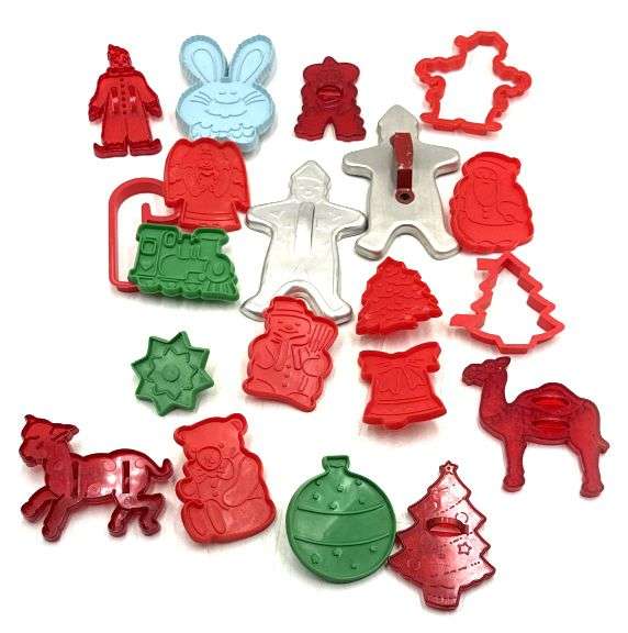 (20) Plastic & Aluminum Holiday Cookie Cutters - Kraft Auction Service, LLC