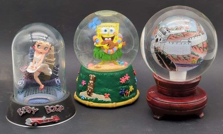(M) Mini Globes. Betty Boop, SpongeBob Hawaiian Musical Snow Globe ...