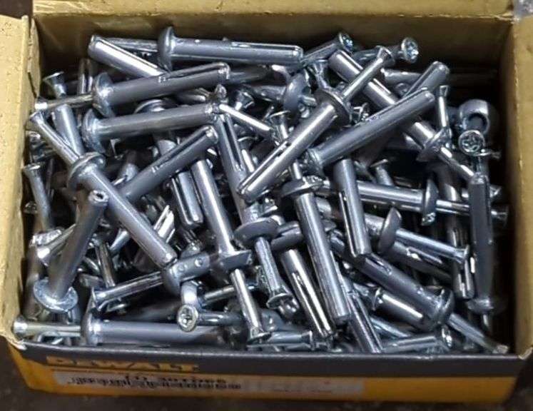 DeWalt Zamac Hammer Screw 1/4"×1-1/4". Bidding 1xtq - Kraft Auction ...