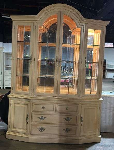 (Y) Lexington Buffet And Lighted Hutch With Glass Shelves - Kraft ...
