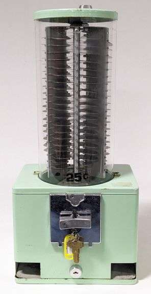 Vintage Vendesign 25 Cent Coin-Op Vending Machine - Kraft Auction ...
