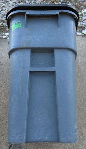 Rubbermaid Commercial 50 Gallon Brute Trash Can *Missing Wheels ...