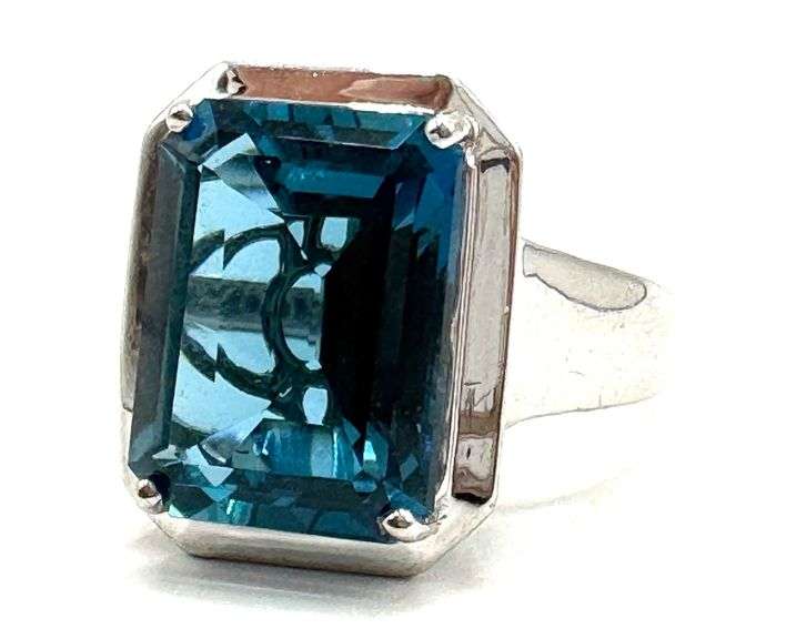 Sterling Silver and Blue Topaz Ring - Kraft Auction Service, LLC