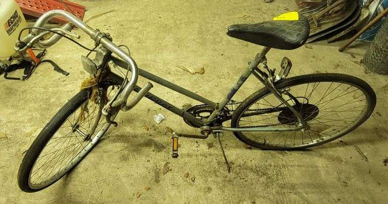 (S) Murray 10 Speed Bicycle - Kraft Auction Service, LLC
