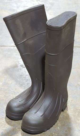 Servus Rubber Boots (Size 5) - Kraft Auction Service, LLC