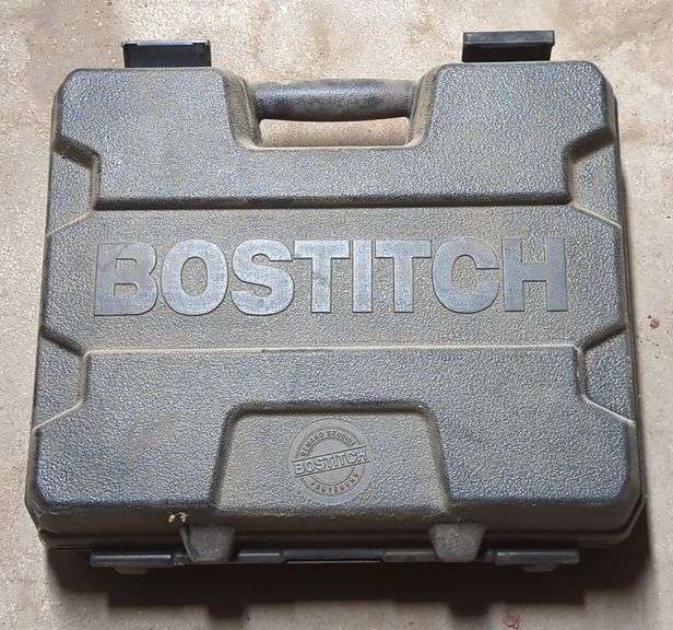 Bostitch Air Angled Finish Nailer N62FN w/ Case - Kraft Auction Service ...