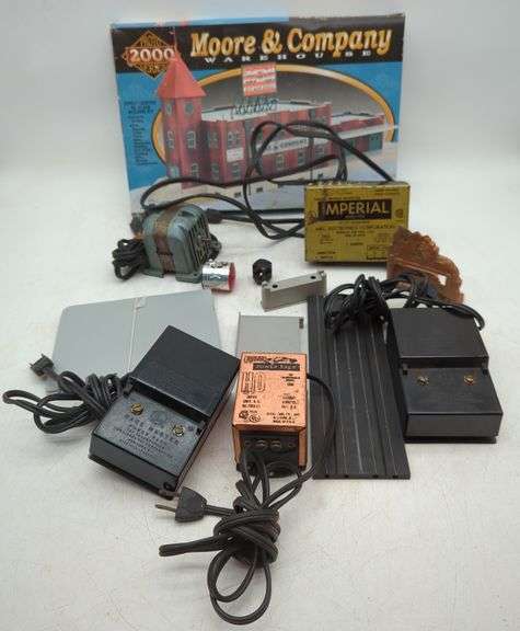 (II) HO Train Electronic Accessories. Power Packs, Circuit Breaker ...
