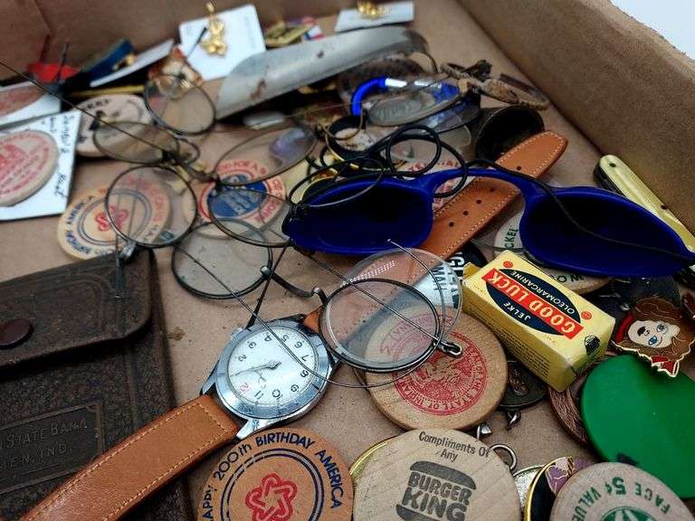 (JK) Pin, Medals, Vintage Advertising and more - Kraft Auction Service, LLC