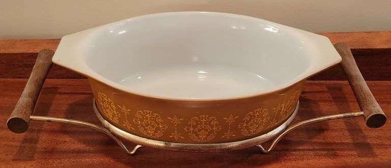Vintage Pyrex Oval Casserole Dish With Holder - Kraft Auction Service, LLC