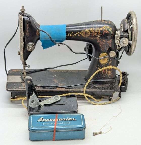(G) 1877 Singer sewing machine. - Kraft Auction Service, LLC