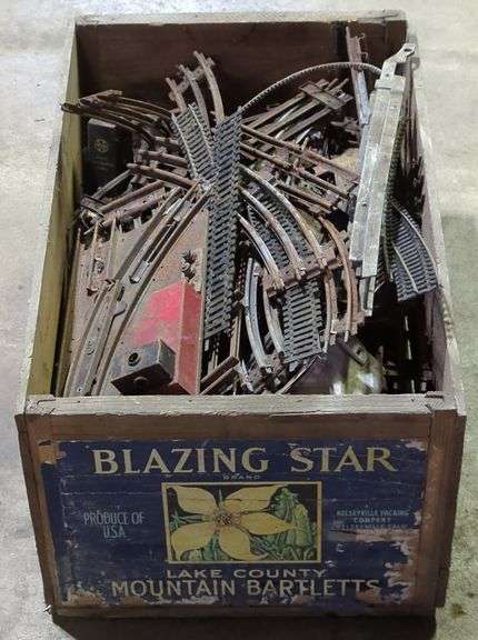 (D) Vtg Railroad Cars, Rails and more - Kraft Auction Service, LLC